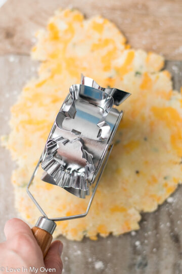 Thyme and Cheddar Cheese Cookies - Love In My Oven